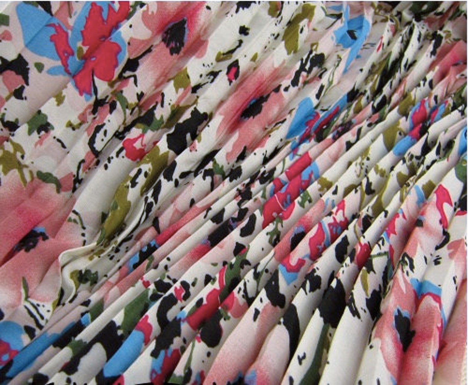 Printed Florals Pleated Chiffon Panel, Chiffon Cloth Vertical Crease ...