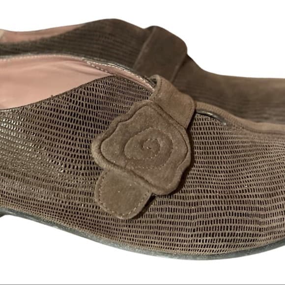 Israeli Beautifeel New, Green Slip on Flats With Flower Detail. Size 38 ...