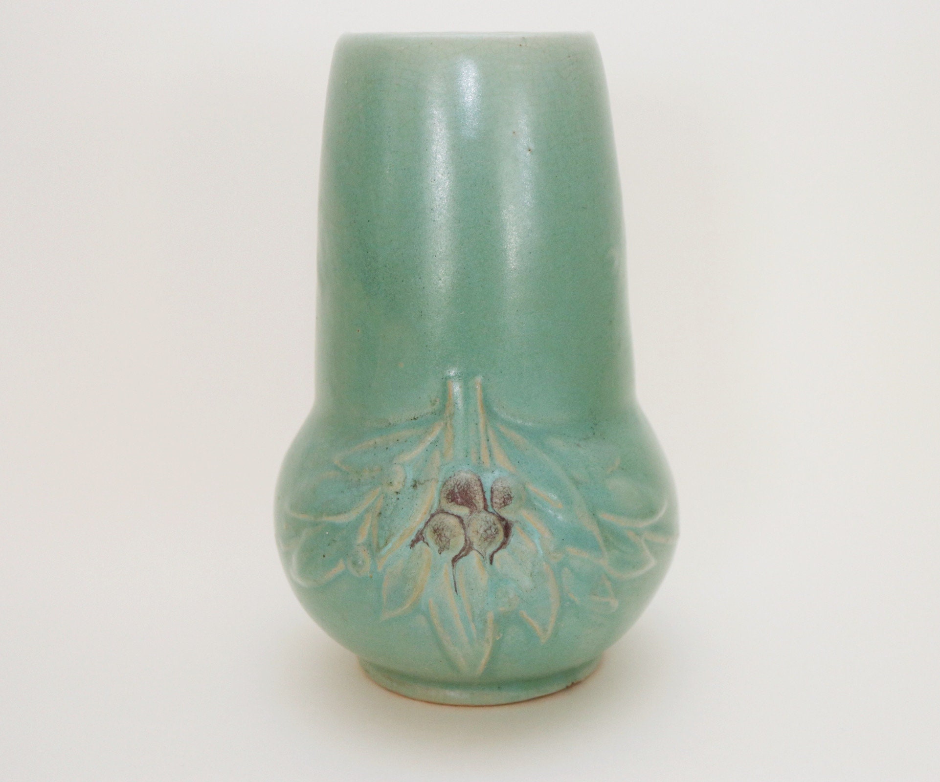 Vintage Green Matte Early Mccoy Pottery Vase With Leaves - Etsy