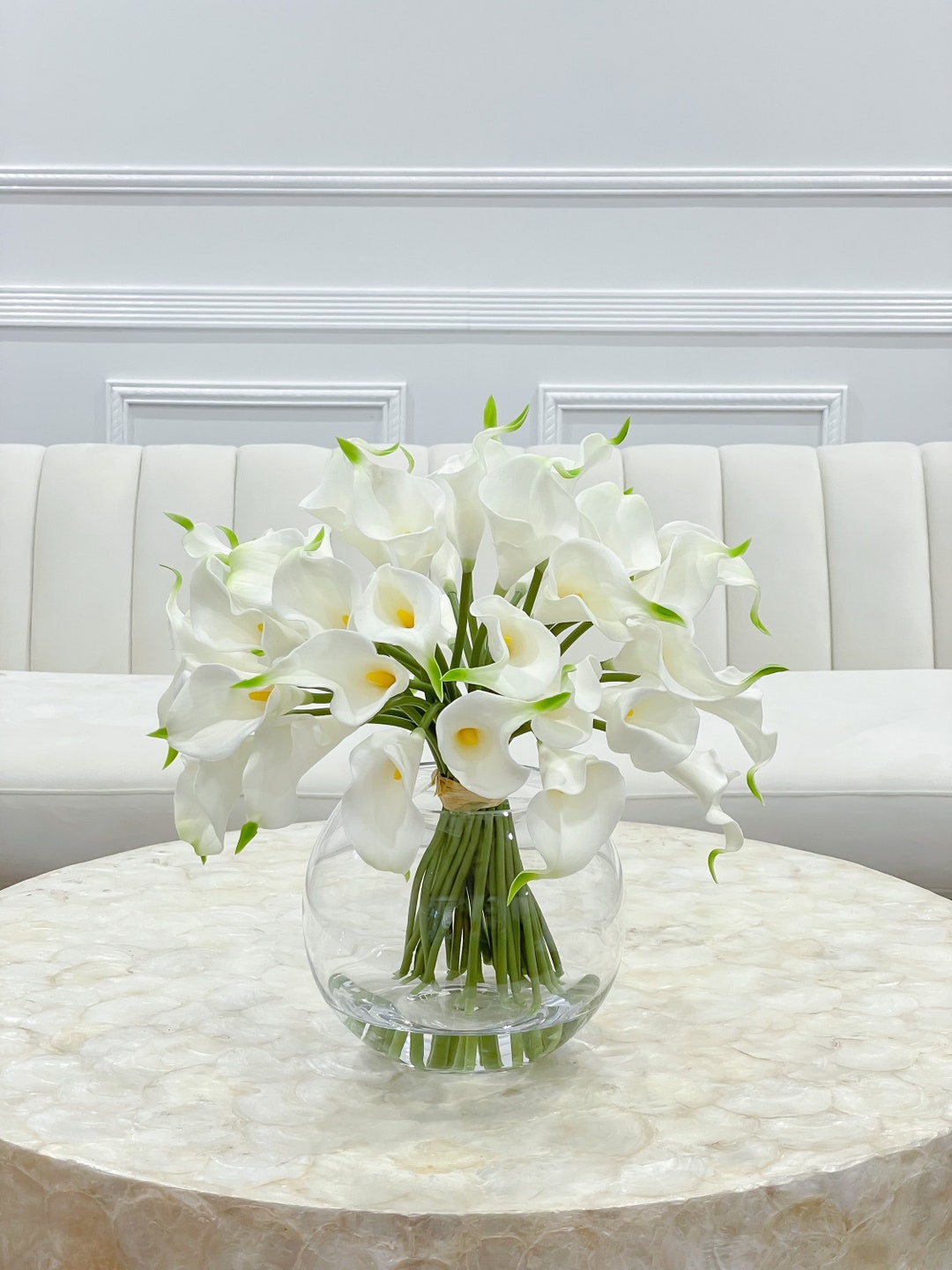 Fake lilies in vase store