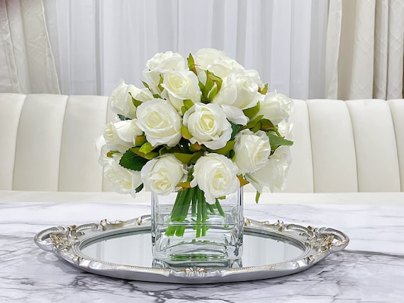 Composition de roses blanches dans un vase carre en verre piece maitresse de roses artificielles en fausse soie fleurs artificielles pour table salle a manger et decoration d interieur Etsy France