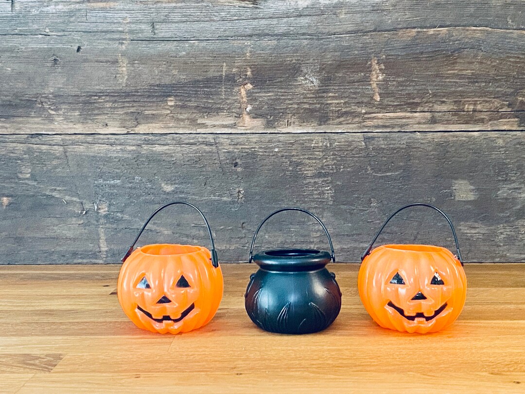 Vintage Plastic Mini Cauldron and Jack O' Lanterns Candy Container Set ...