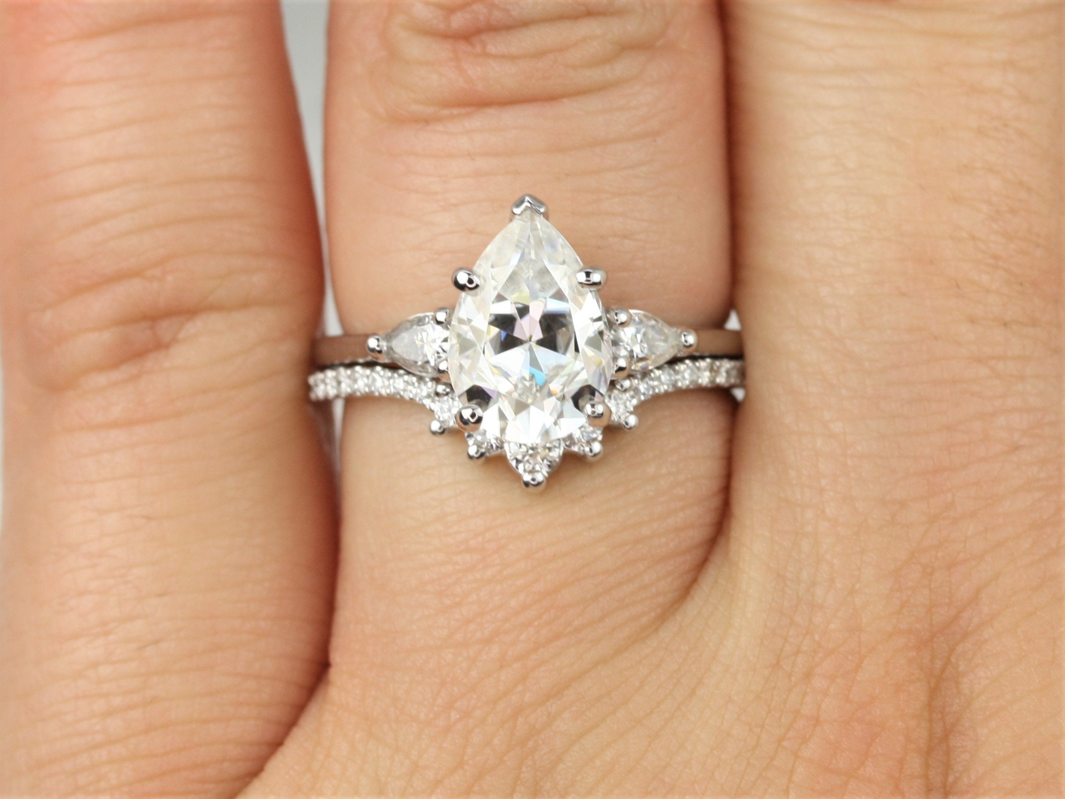 10x7mm pear moissanite store