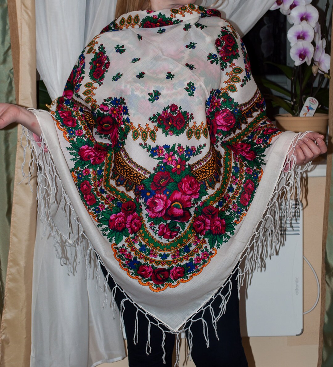 Ukrainian White Shawl Chale Scarf. Ethnic Babushka, Chic Foulard Mantón ...