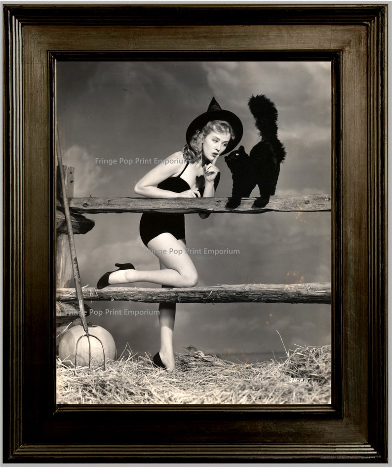Vintage Pin Up Witches Halloween