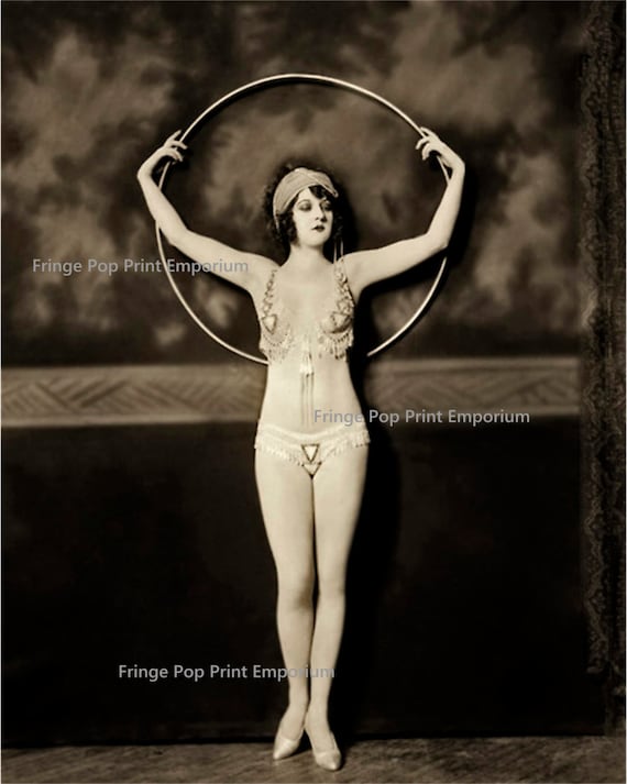 1920s Burlesque Dancer