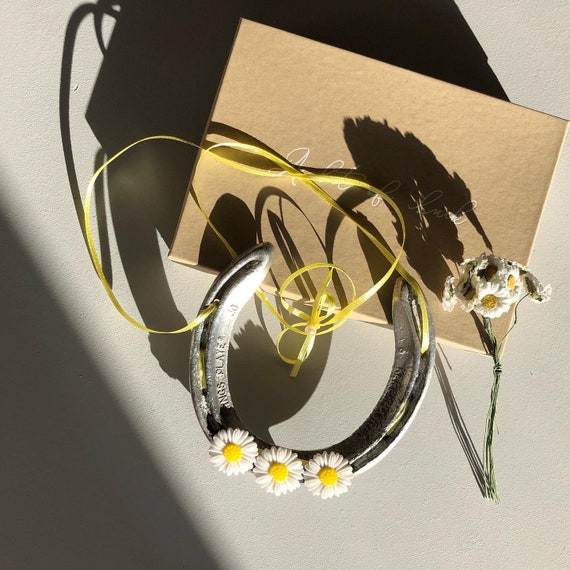 Personalised Daisy Lucky Wedding Horseshoe Letterbox Gift | Etsy