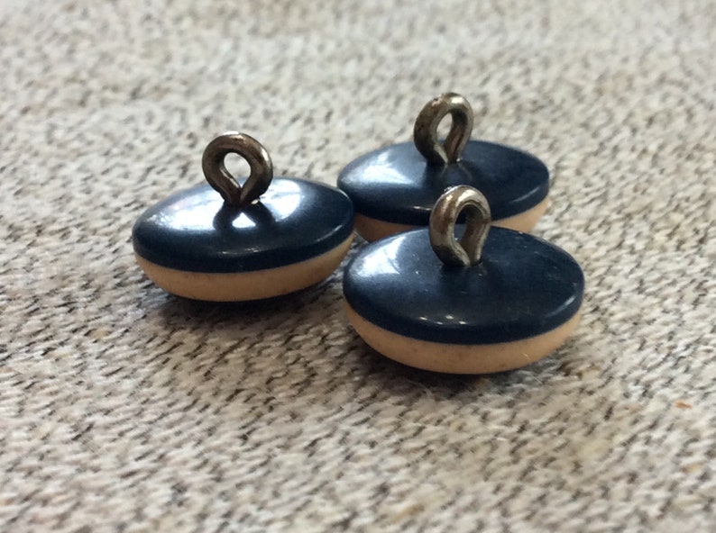 Set of Three Vintage Navy Blue and off White Plastic Buttons B1409 - Etsy