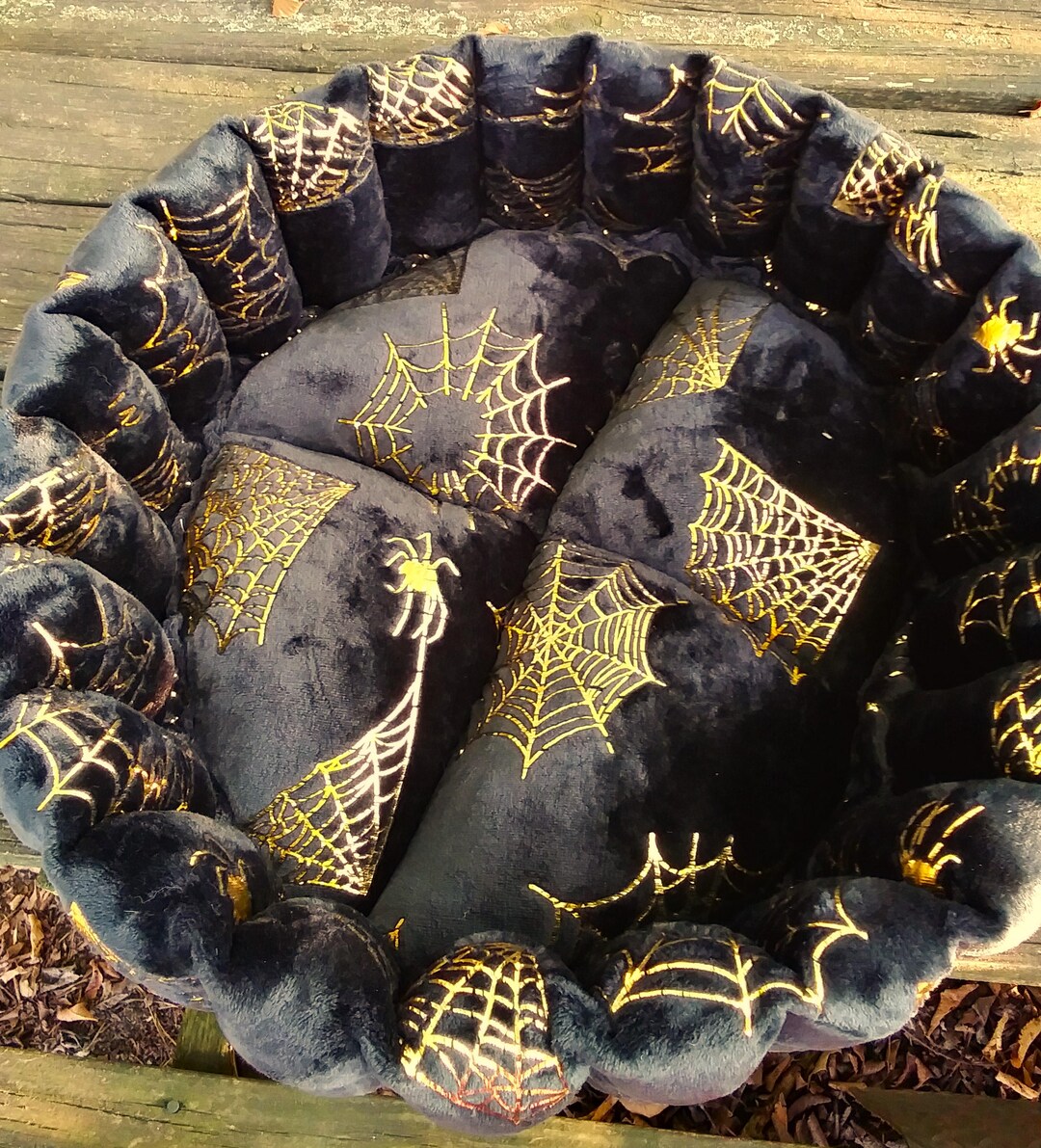 Spider Web Small Dog Bed, 20 Inch Diameter, 18 Inch Sleeping Area, 6 ...