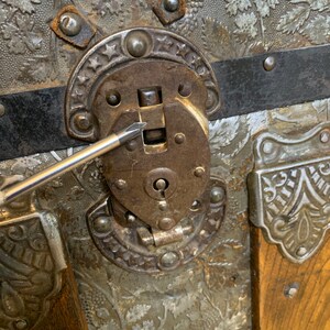 Steamer Trunk Antique Camel Back Trunk Antique Chest Steamer Antique ...