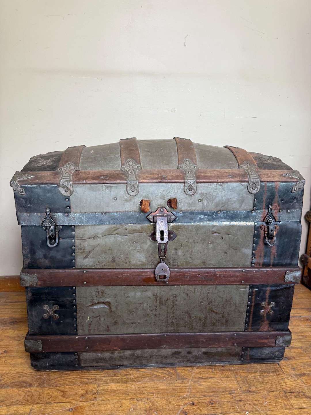 1800s Victorian Low Dome Trunk, Original Unrestored Humpback, Grandpa ...