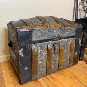 Steamer Trunk Antique Camel Back Trunk Antique Chest Steamer Antique ...