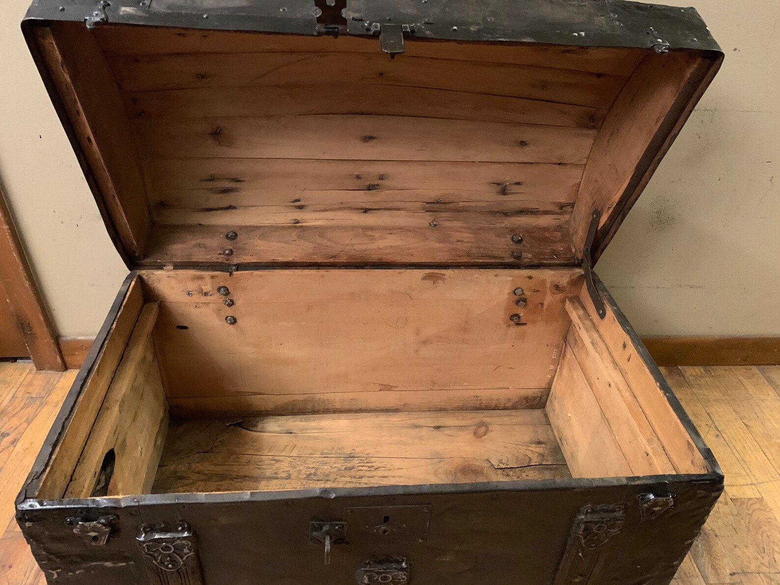 Victorian Steamer Trunk, Dome Top Trunk, Arch Top Trunk - Etsy