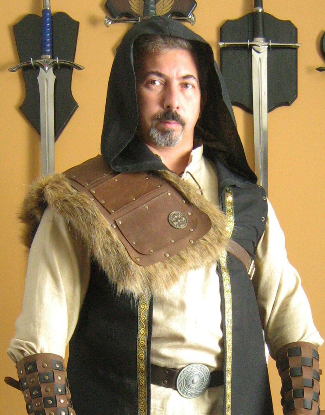 Medieval Assassin Style Single Leather Shoulder Armor With Fur | Etsy