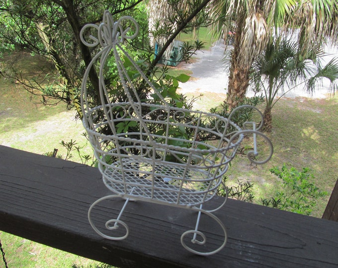 Vintage Wire Baby Cradle for Baby Shower Centerpiece or Decorations ...