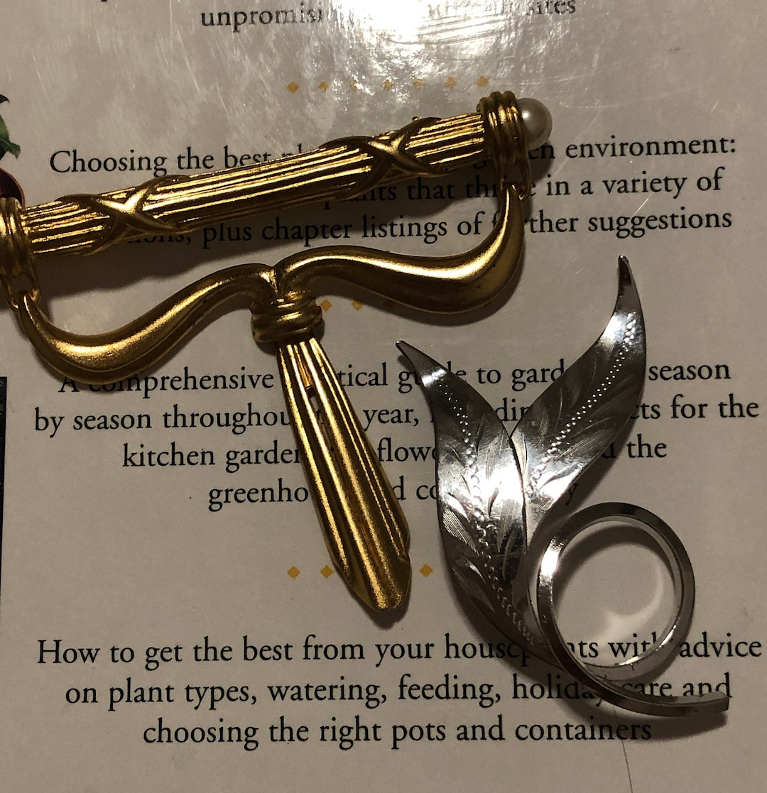 Vintage SCARF Pins From the 60’s, Excellent Condition Gold Pearl ...