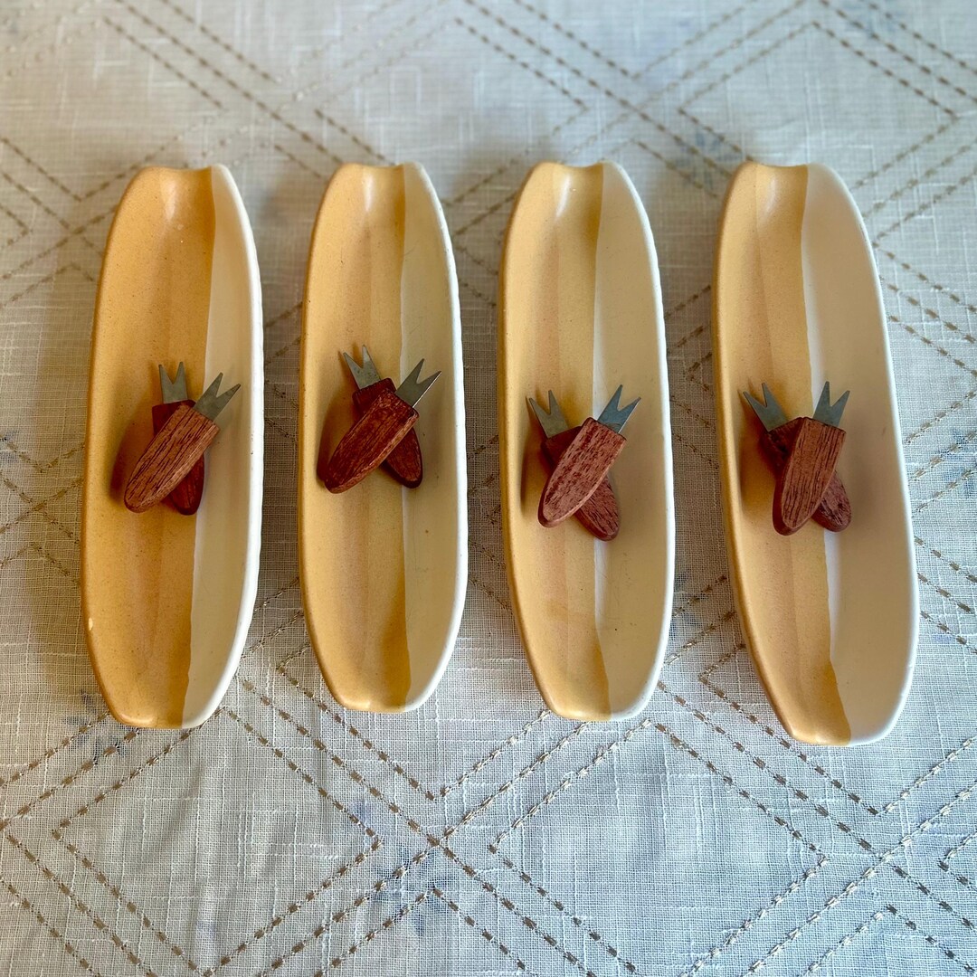 Ceramic Corn on the Cob Roller Plates With Wood Corn Holders, Yellow ...
