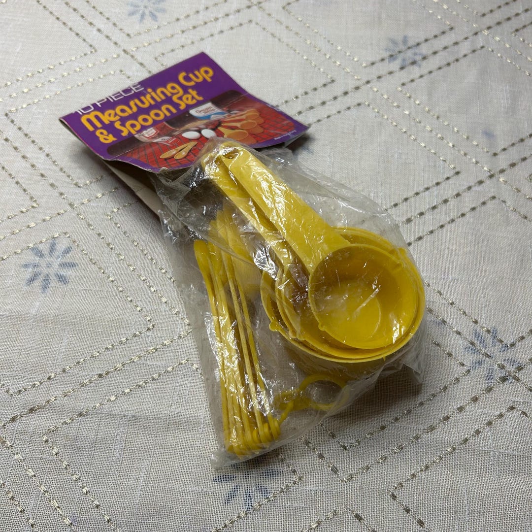 Yellow Plastic Vintage Measuring Cups & Spoons, Set of 10, in Original ...