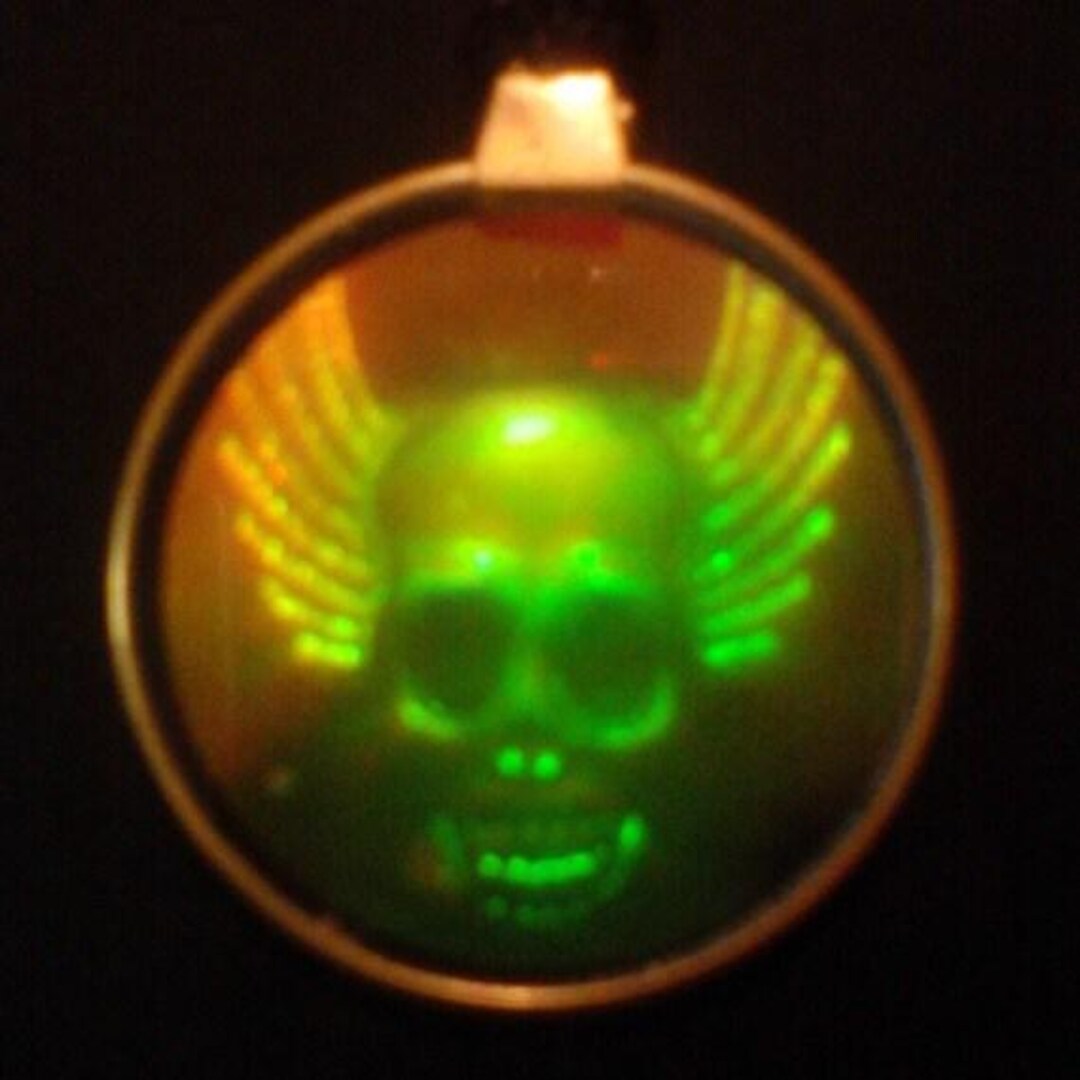 3D Hologram Flying Skull With Wings Necklace Pendant Charm/ Unique ...