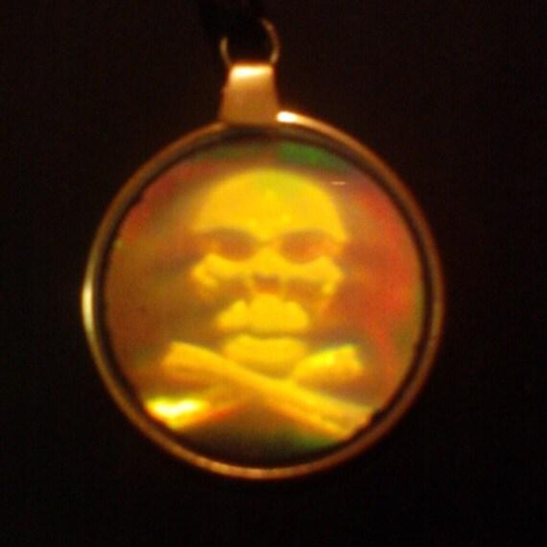 3D Hologram Skull and Crossbones Necklace Pendant Charm/ Cool Unique ...