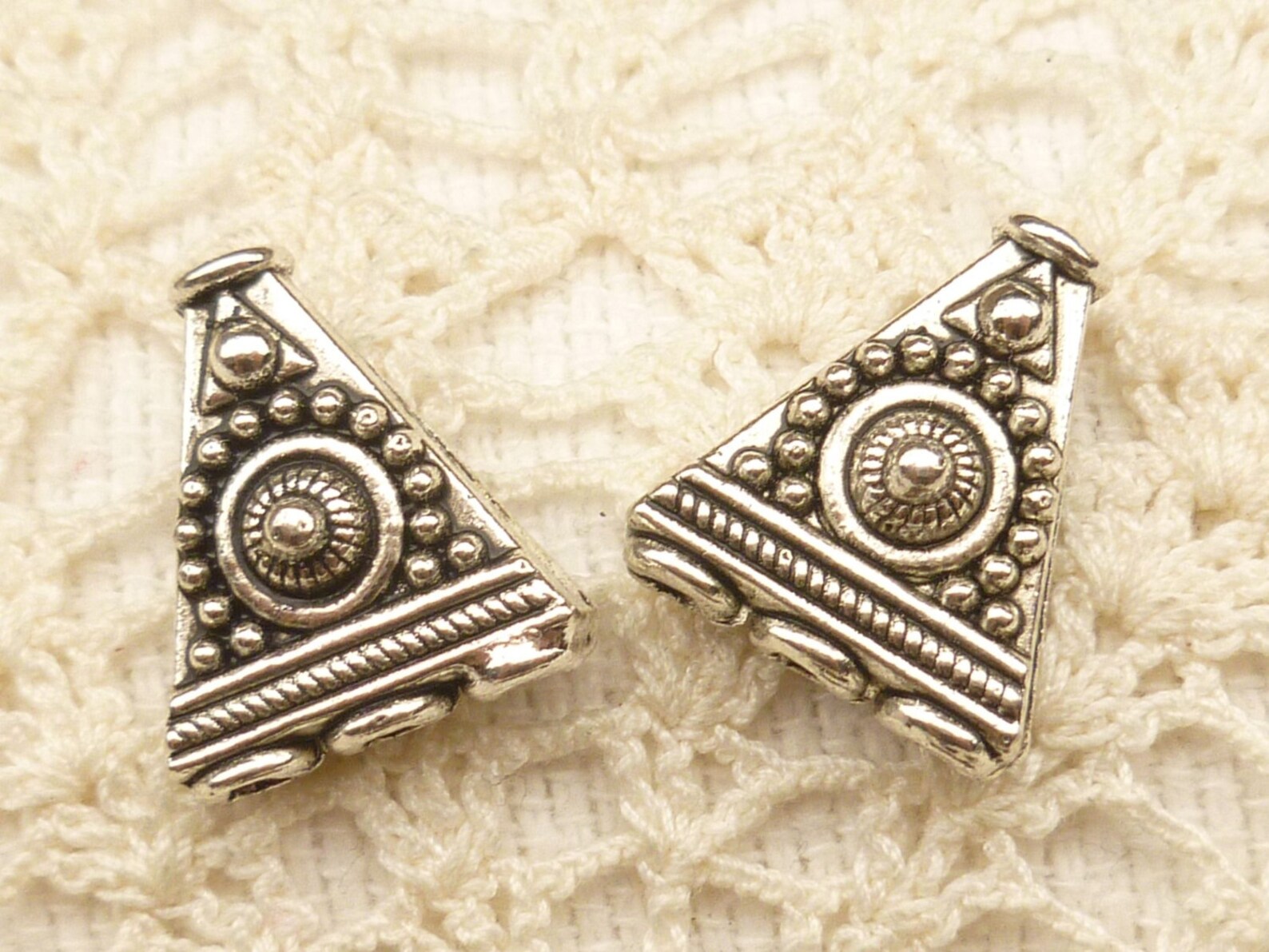 Triangle Strand Spacer, 3 to 1 Spacer Bead, Antique Silver (4) - SF83 ...