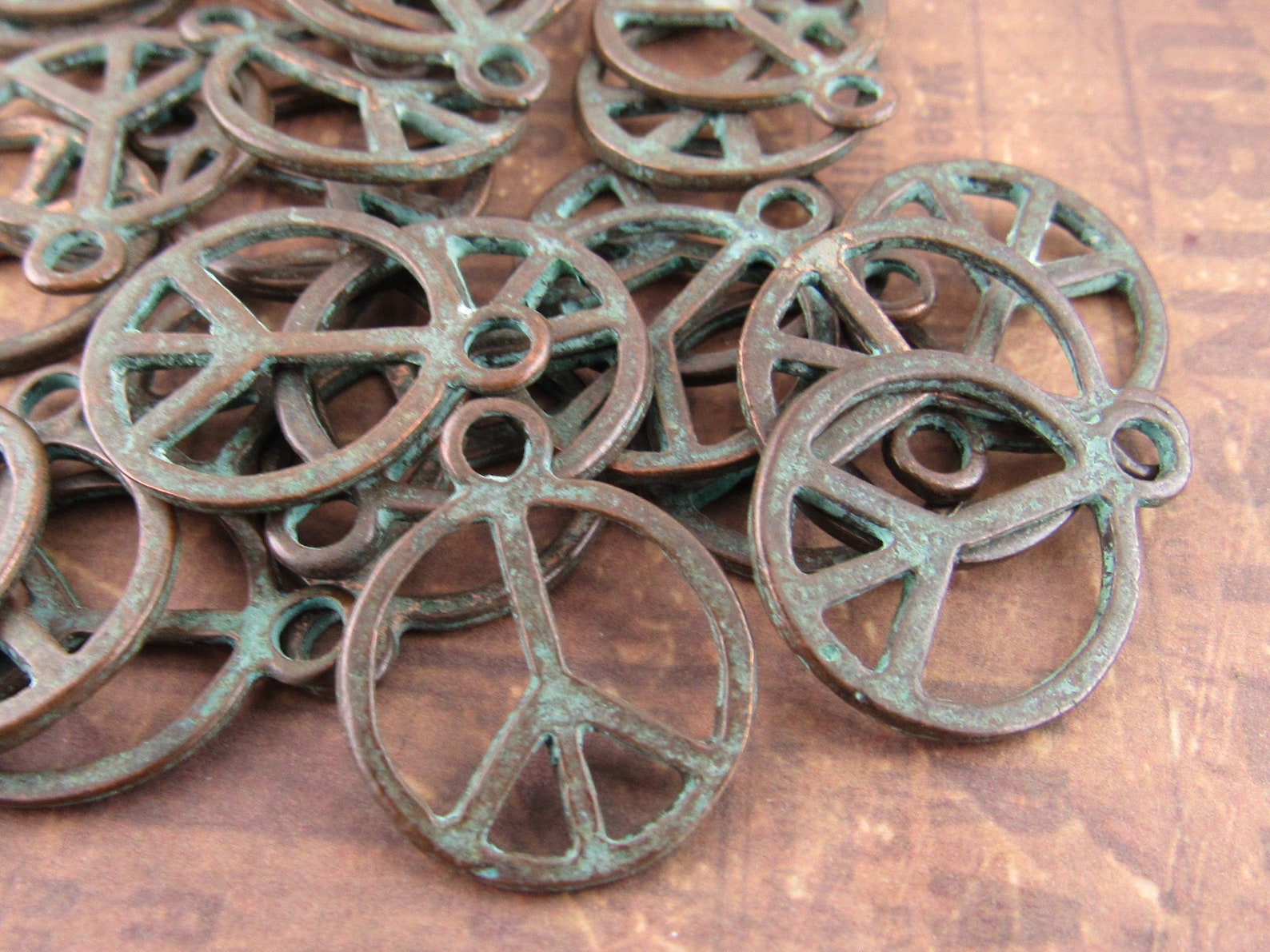 Patina Peace Sign Charm Simple, Rustic, Mykonos Casting (4) - M28 - Etsy