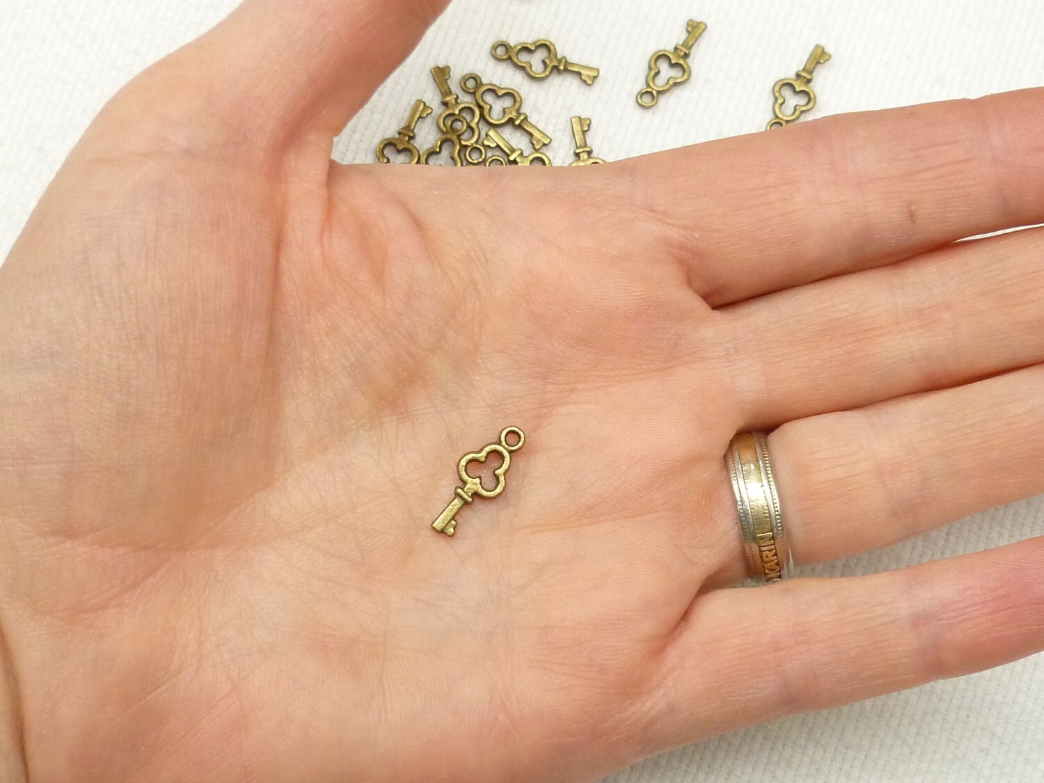 Miniature Clover Leaf Skeleton Key Charm Antique Bronze 8 - Etsy