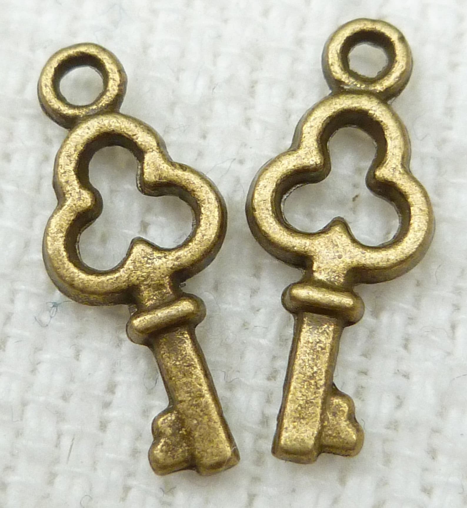 Miniature Clover Leaf Skeleton Key Charm Antique Bronze 8 - Etsy