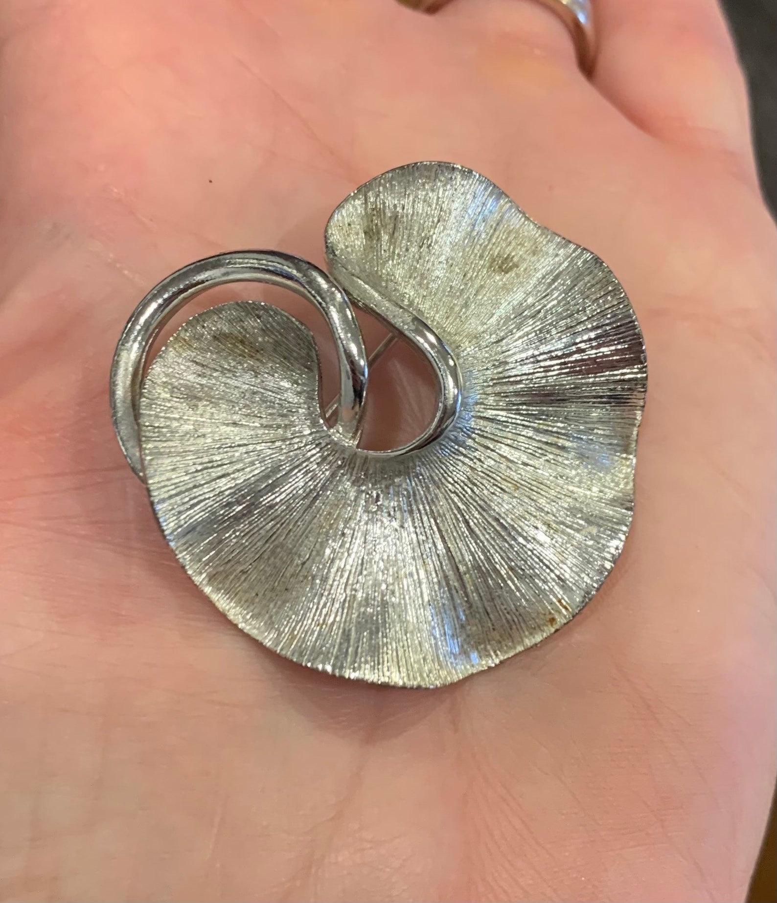 Vintage Silver Brooch Pin Wedding Day Brooch Silver Vintage Round Wavy ...