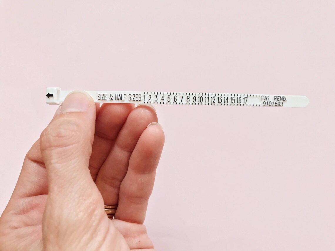 Reusable Plastic Finger Sizing Gauge to Find Your Ring Size. Ring Sizer ...