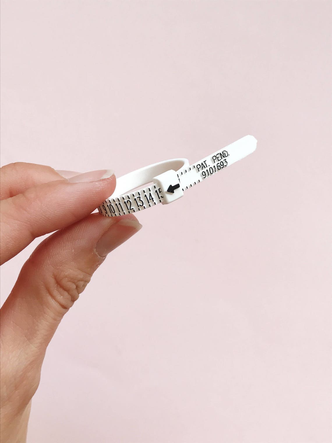 Reusable Plastic Finger Sizing Gauge to Find Your Ring Size. Ring Sizer ...