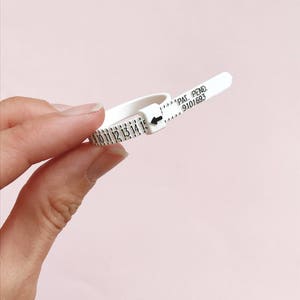 Reusable Plastic Finger Sizing Gauge to Find Your Ring Size. Ring Sizer ...