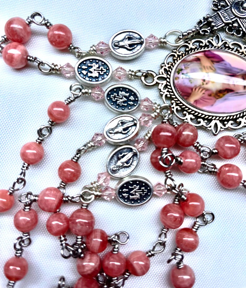 Rosario de rodocrosita rosa, crucifijo papal de plata, medalla ...