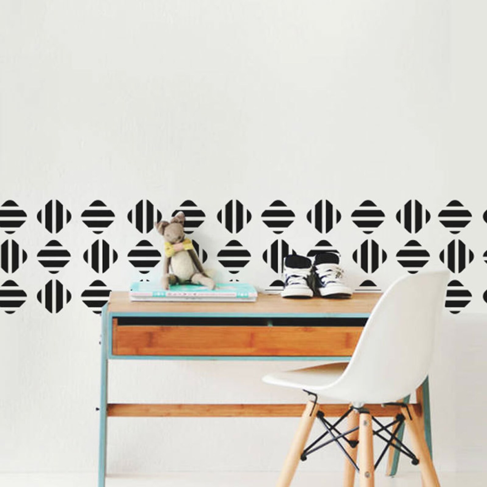 Striped Diamond Tiles Geometric Pattern - Geometric Diamond Shape ...