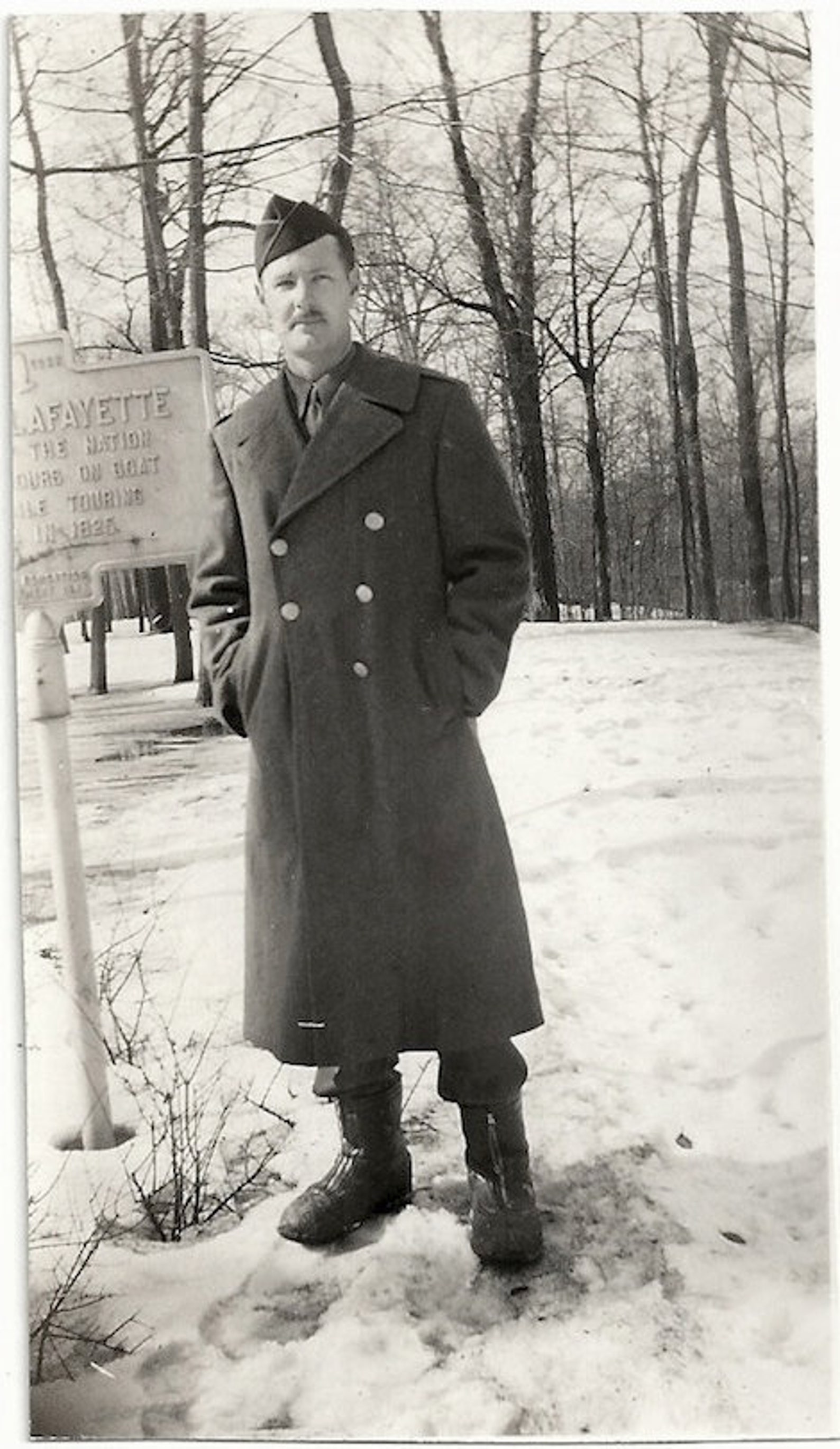 Old Photo Ww2 Us Soldier Standing Next to Lafayette La Sign Uniform ...