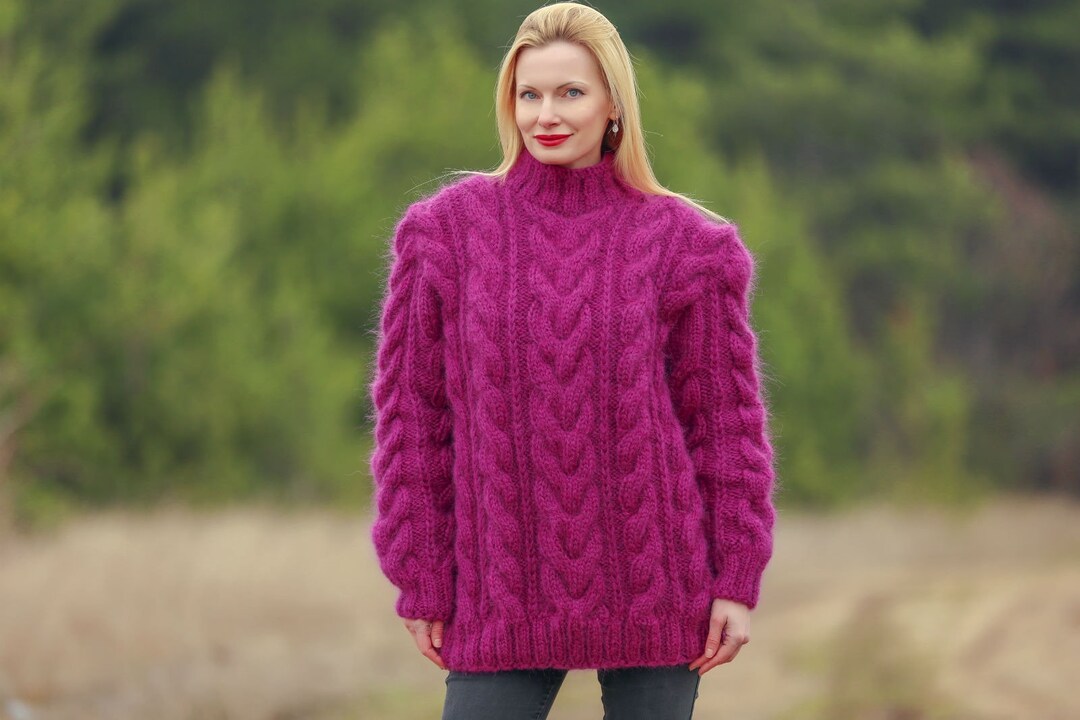 Maglione in mohair viola SuperTanya, spesso e con trecce, pronto per la ...