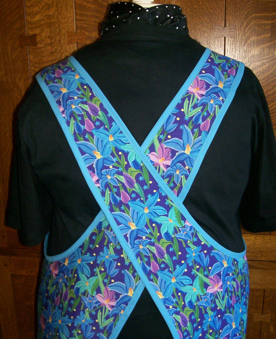 Plus Size Floral Crossback Apron: Blue Lily Print, 2-3XL - Etsy