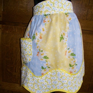 Daisy Half Apron Blue and Yellow Scalloped Daisy Apron Waist Apron With ...