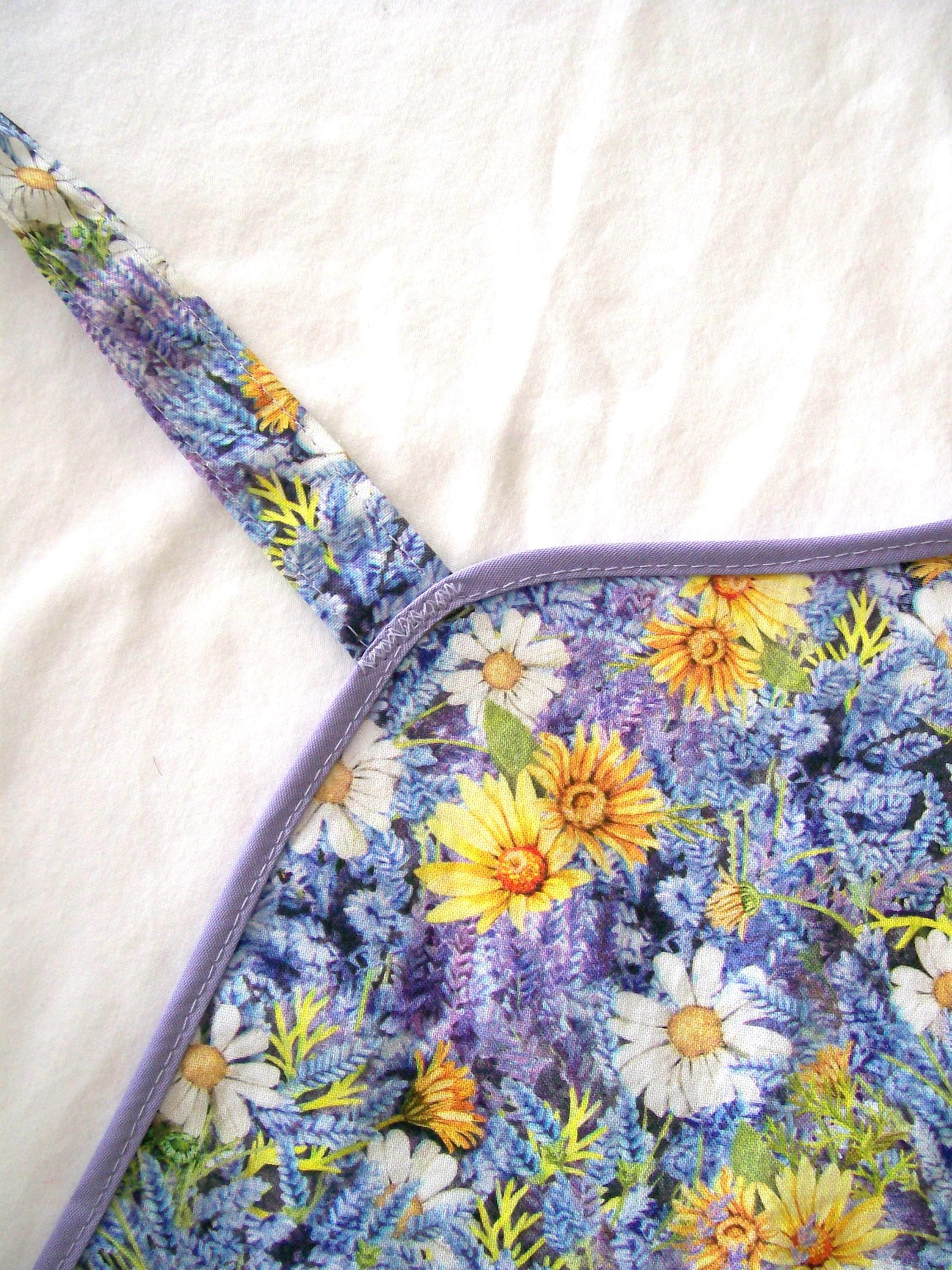 Retro Kitchen Apron: Purple Lavender Daisy Print, Lucy and June Style ...