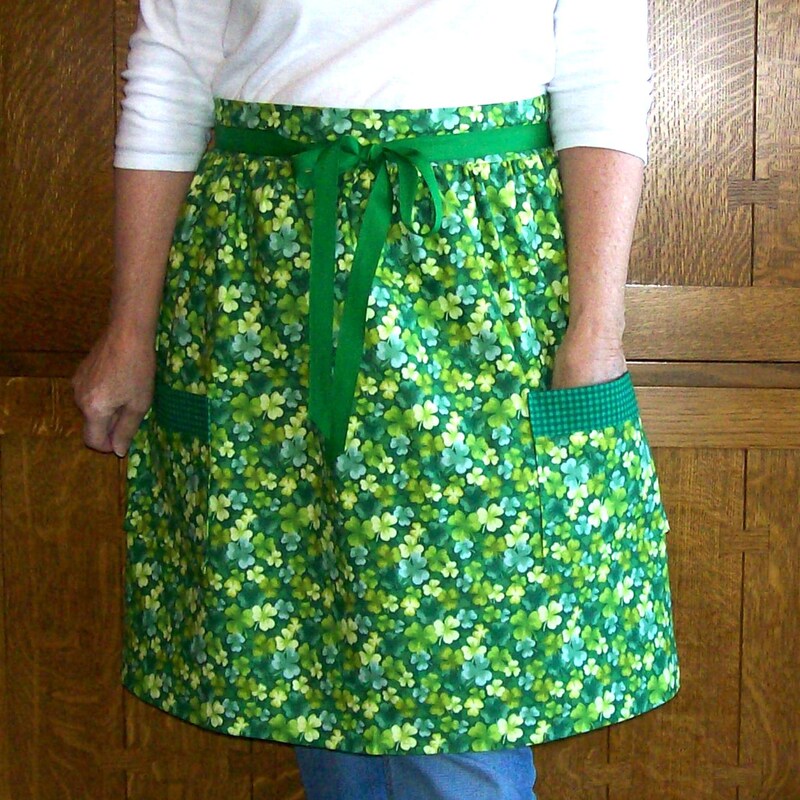 SusiesTieOneOnAprons - Etsy