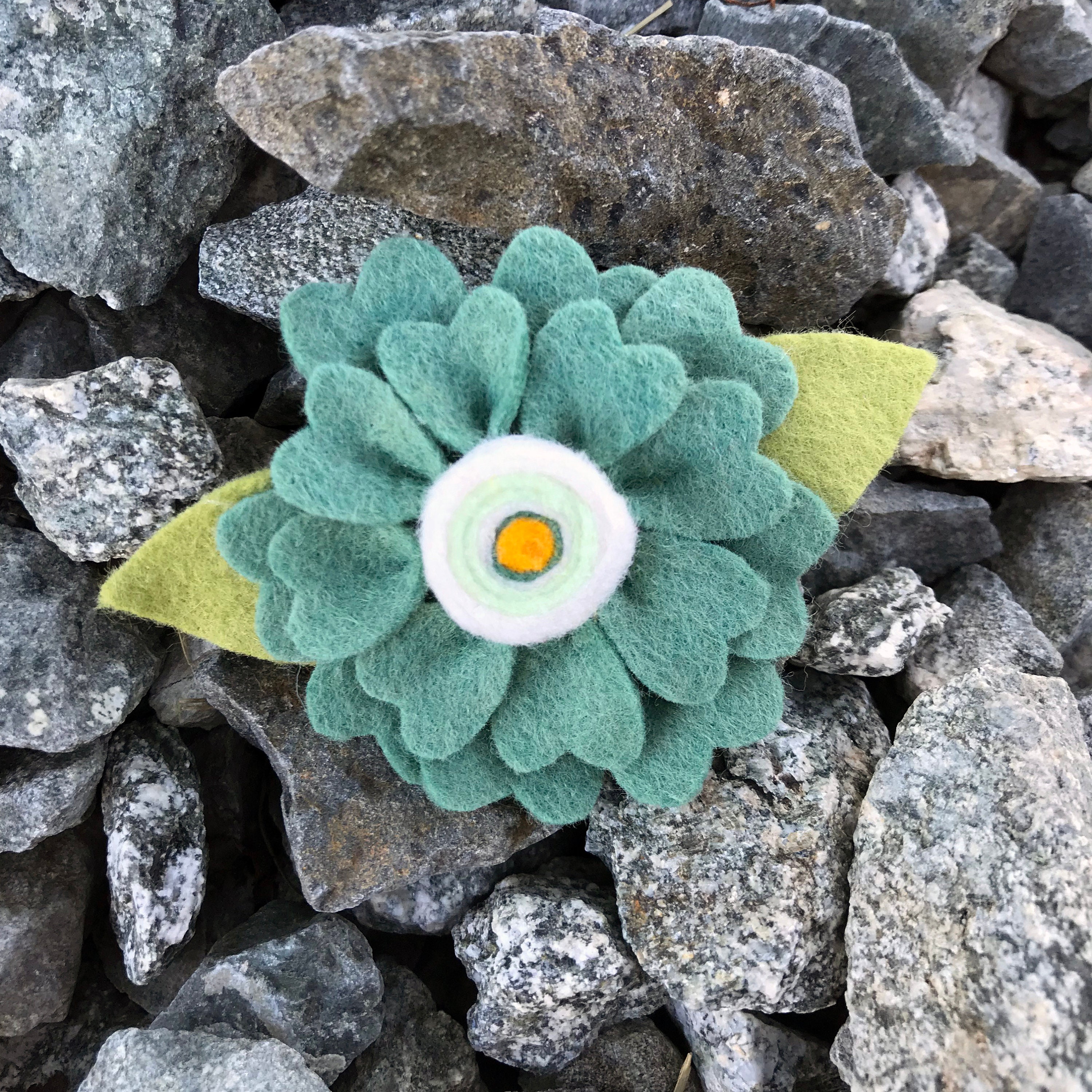 PDF Pattern & Tutorial: Felt Flower Pattern With Rounded Petals and ...