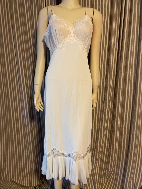 vanity fair vintage white - Gem
