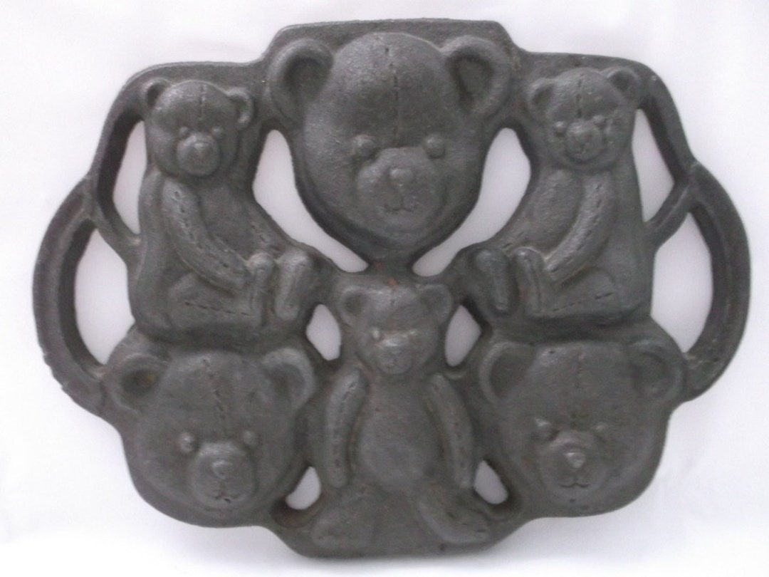 Vintage CAST IRON BAKING Mold/kitchen Decor/cast Iron Baking Mold ...