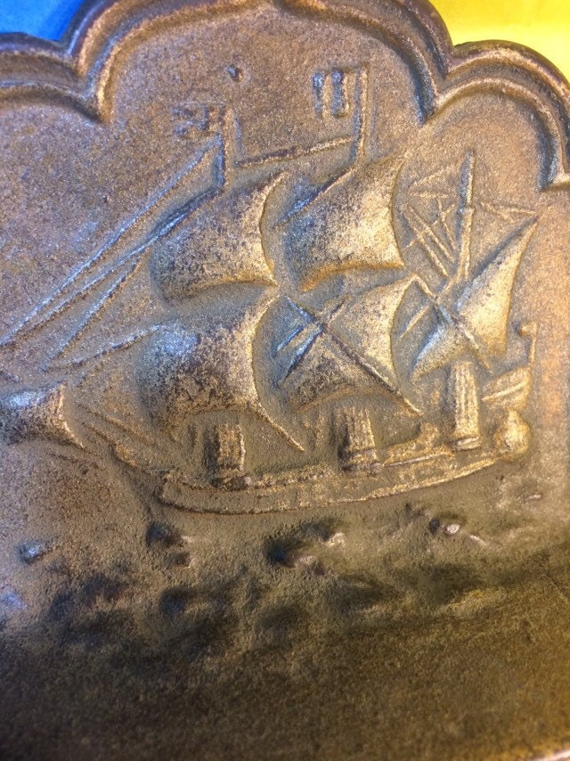 BOOK ENDS With SHIP Cast Iron Metal Bronze Color Etsy book-ends-with-ship-cast-iron-metal-bronze-color-etsy