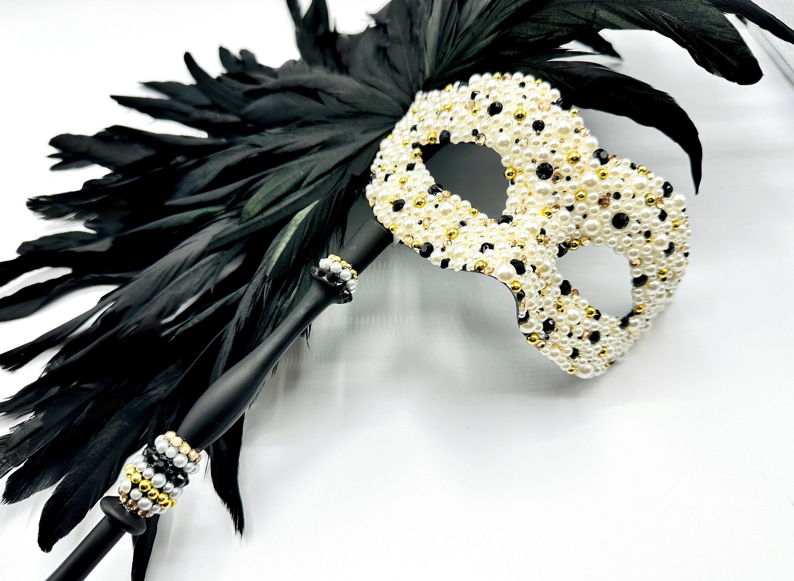 Opulent Opalescent Pearlized Black Rooster Feather Masquerade Mask - Etsy