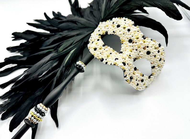 Opulent Opalescent Pearlized Black Rooster Feather Masquerade Mask - Etsy