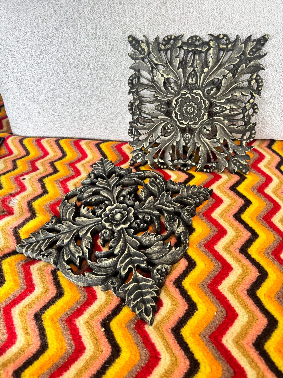 Vintage Heavy Wall Medallions Set of 2 - Etsy