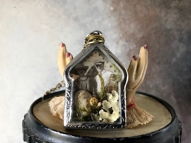 Diorama Necklace With Butterfly Wing and Spiderweb Lace Wearable Museum ...