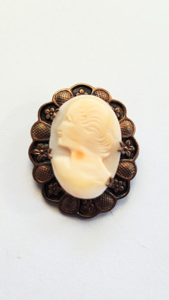 Antique Cameo Shell Pin Brooch - Gem