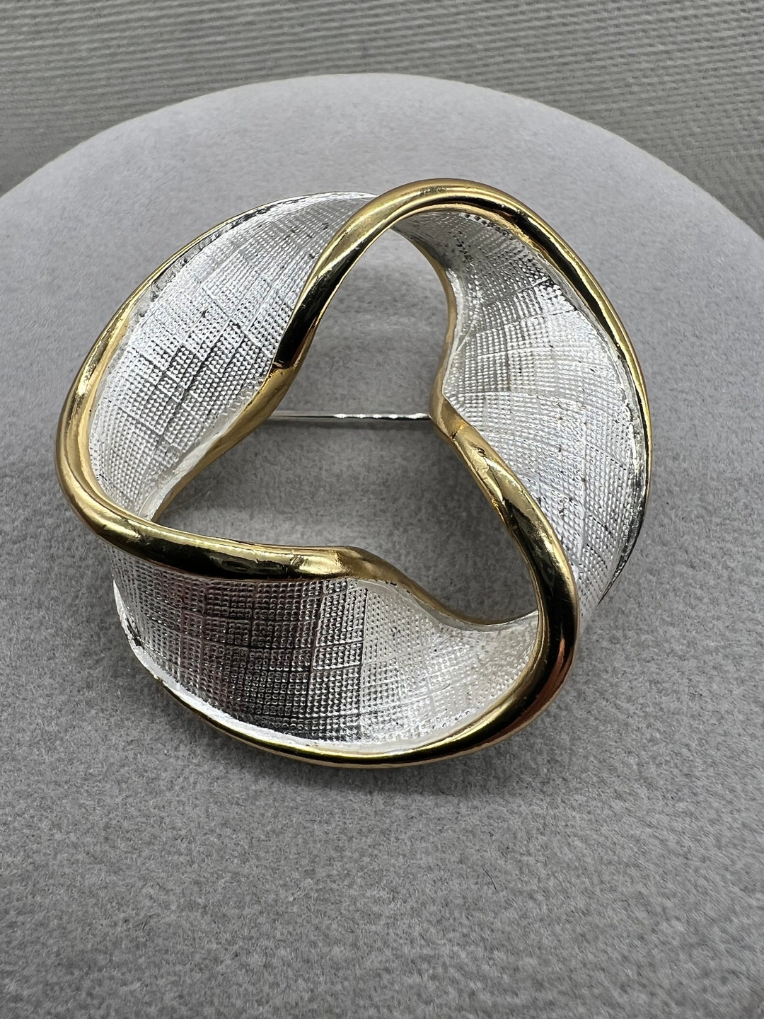 Vintage Napier Two Tone Silver and Gold Textured Ribbon Brooch - Etsy
